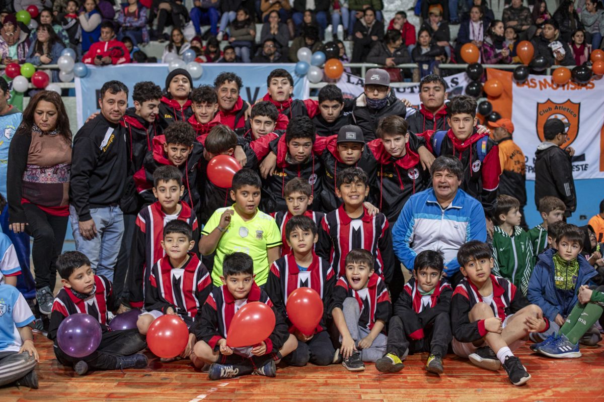 2023-07-14 entrega agib bomberos futbol infantil | Diario El Cordillerano