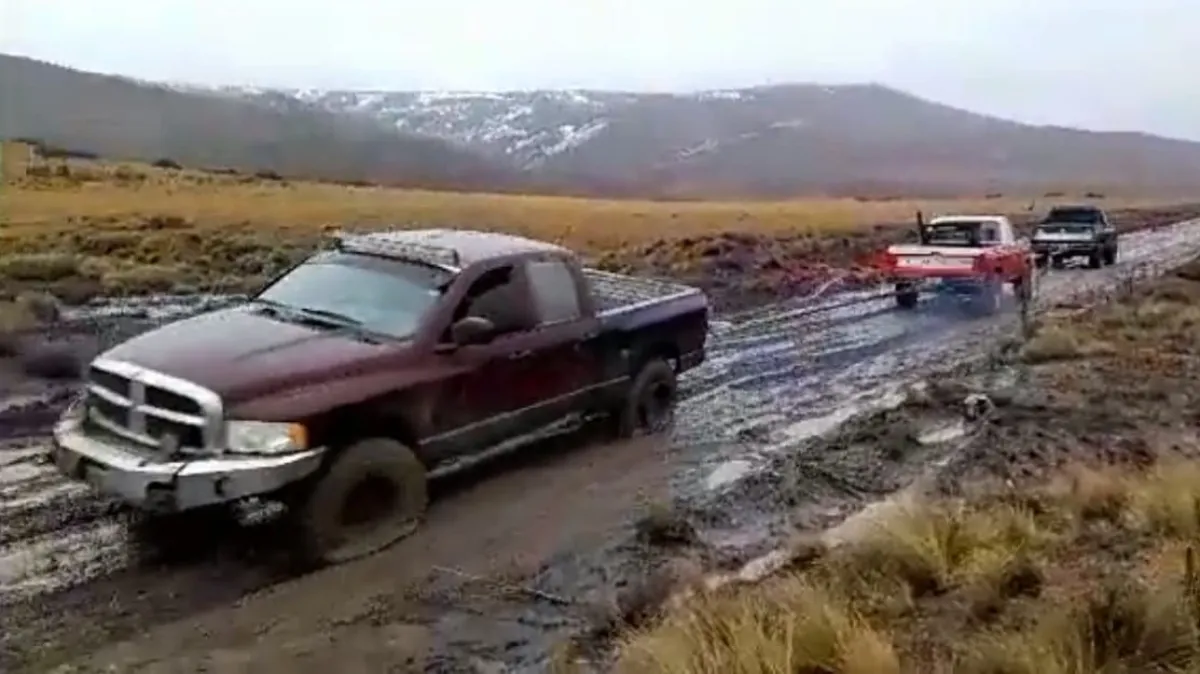 Difícil rescate de un vehículo cuyo conductor pasó la noche en la Ruta ...