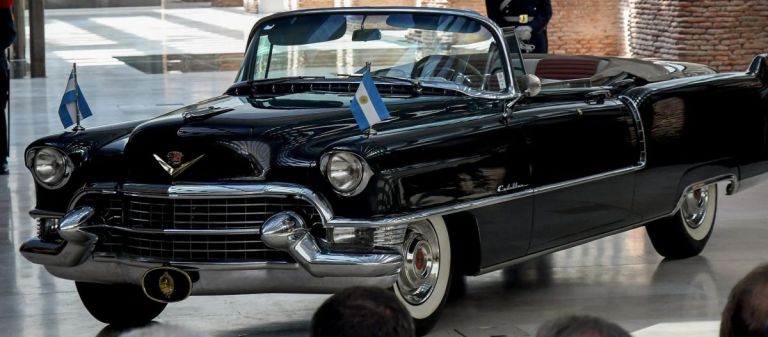 Javier Milei en su asunción podría subirse al cadillac presidencial ...