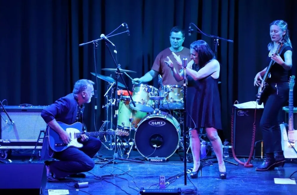 La música de El Alambique es inoxidable | Diario El Cordillerano