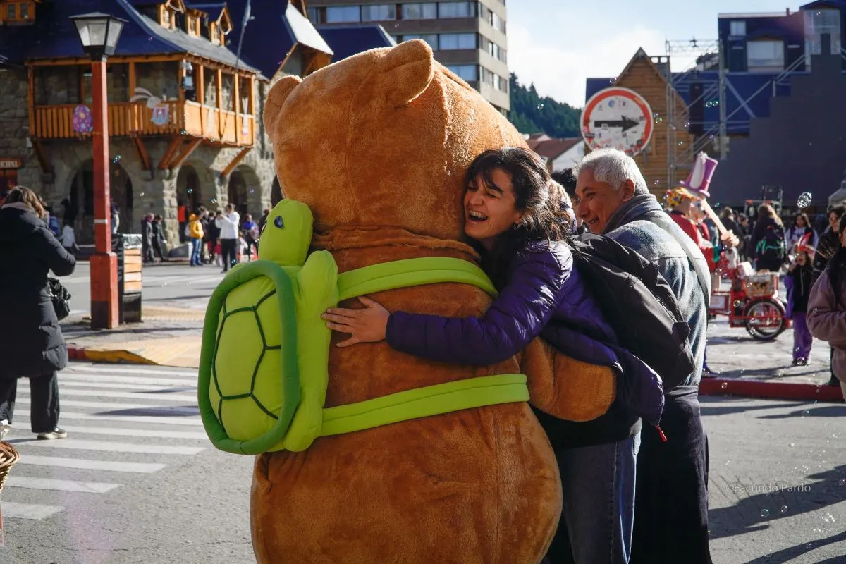 Mirá el video: el capibara que cautiva a niños y adultos en Bariloche ...