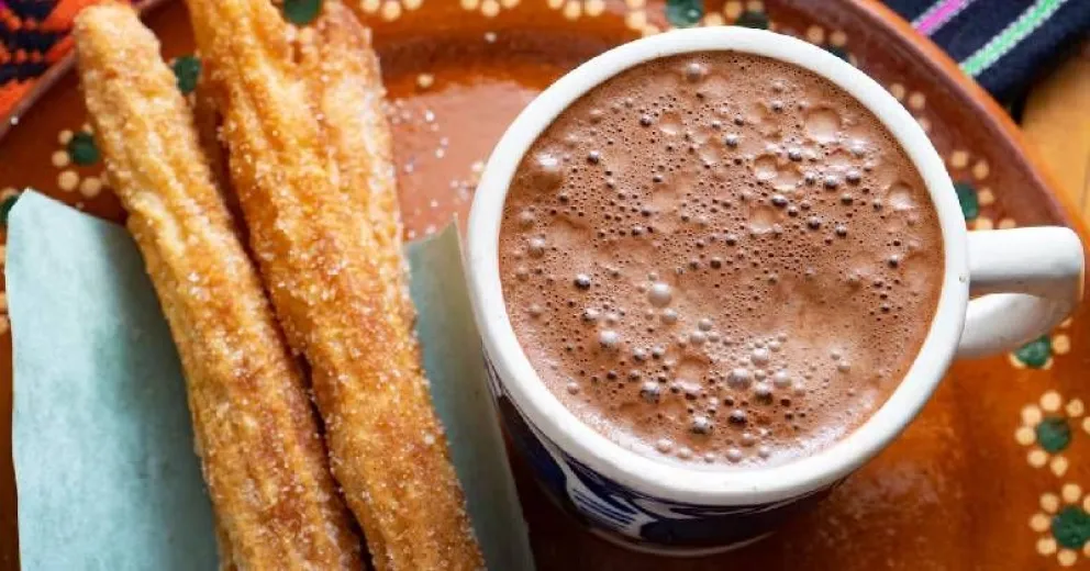La receta de chocolate caliente con churros que se volvió viral en ...