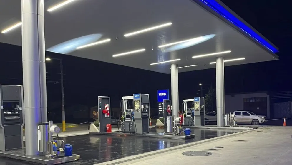 YPF ya vende nafta 5% más barata de madrugada, en puntos de venta con autodespacho | Diario El ...