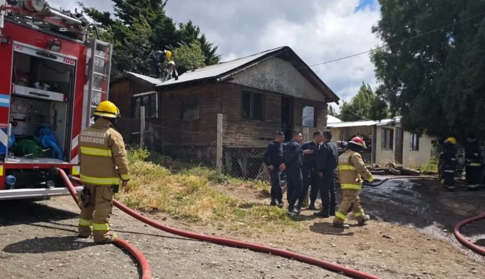 Bomberos sofocaron incendio de vivienda en el barrio Arrayanes | Diario ...